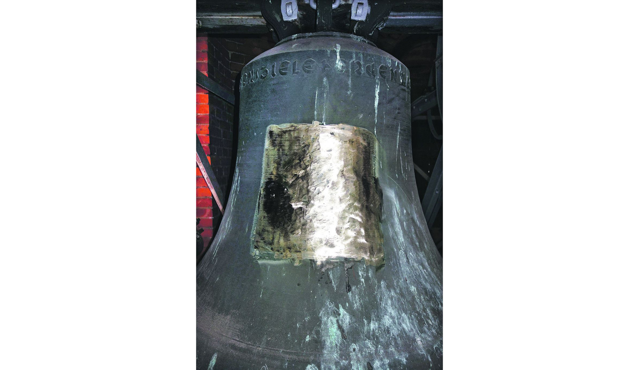 Glocken mit Nazi-Symbolen - Erfurt