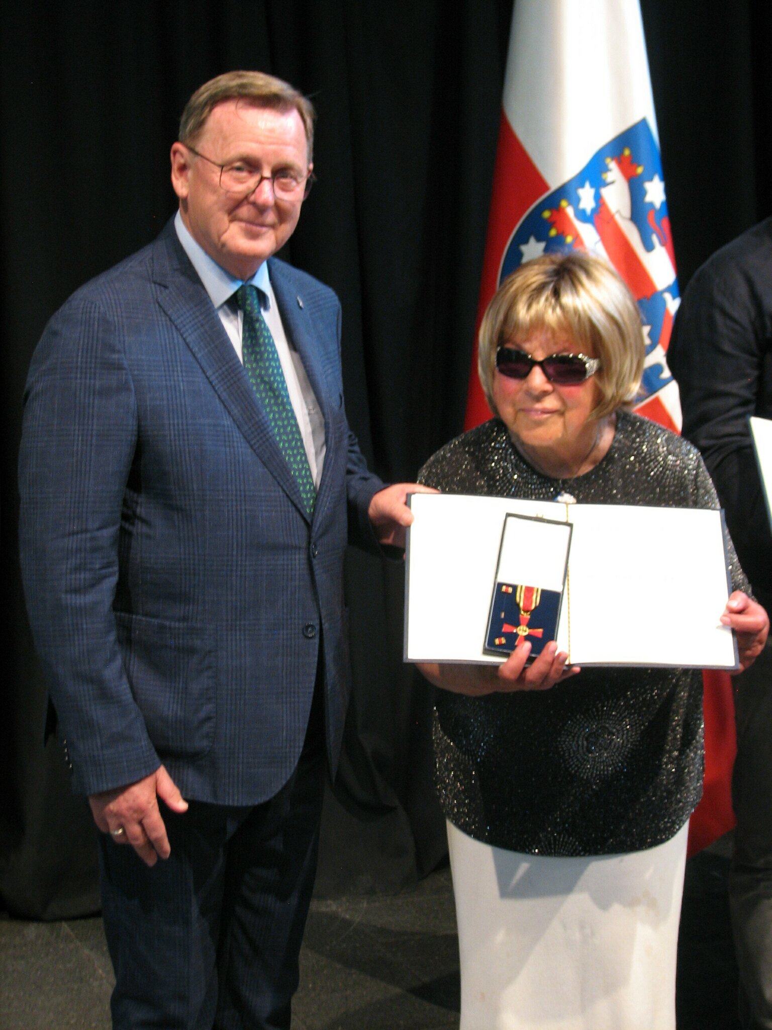 „Grande Dame der Glocken“: Bundesverdienstkreuz für Margarete Schilling ...