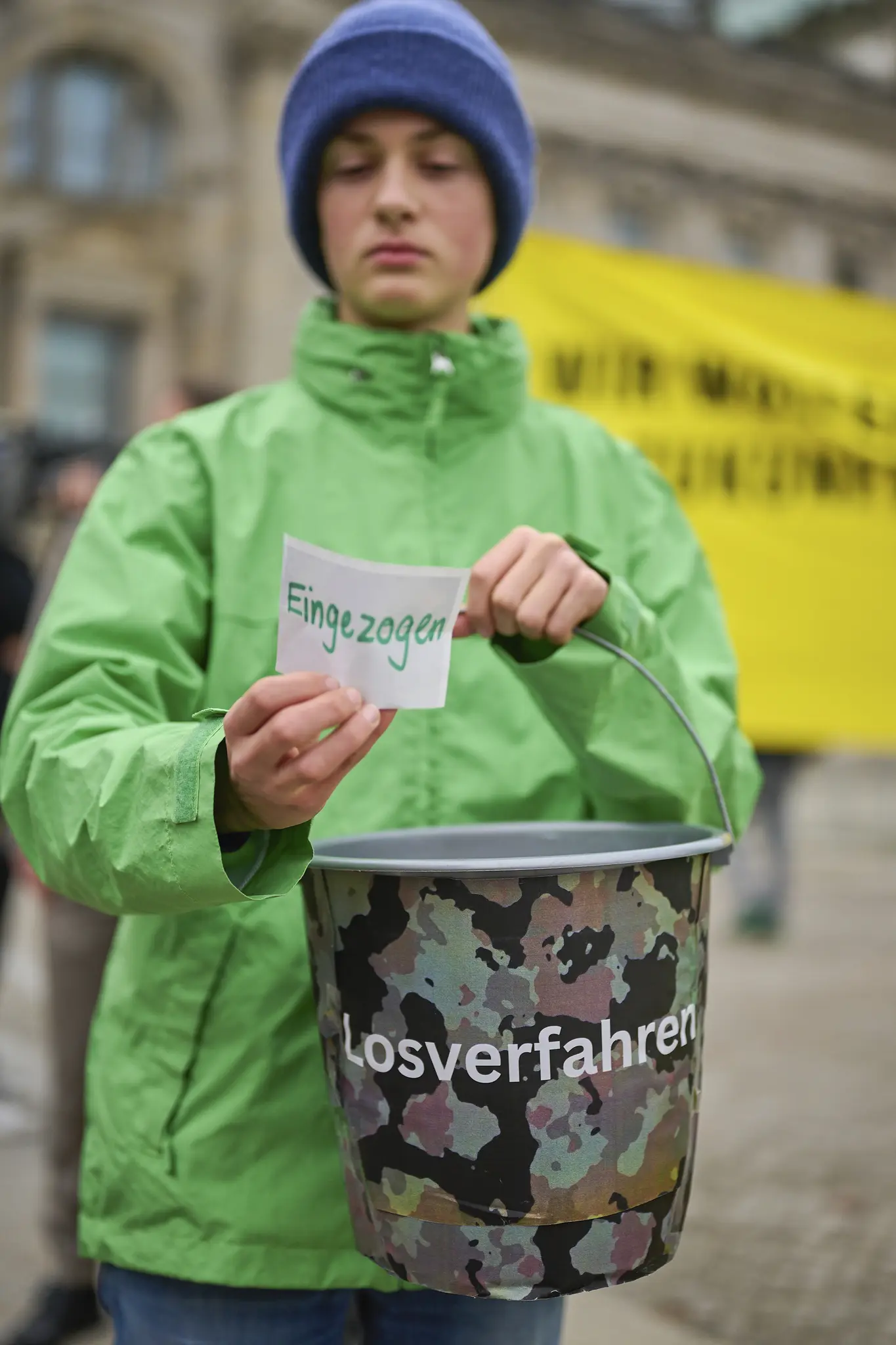 Debatte um den Wehrdienst: Schulpflicht und Schulstreik